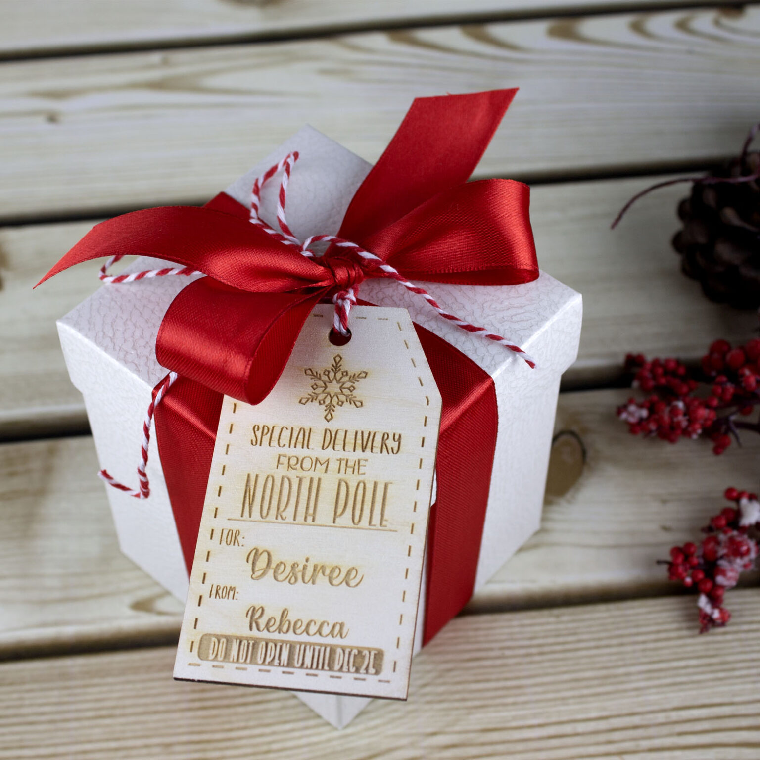 B Paper Chiudi Pacco Tag In Legno Personalizzato Special Delivery